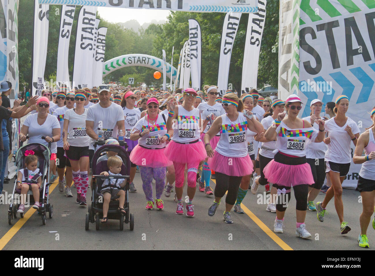 Runners take off hi-res stock photography and images - Alamy