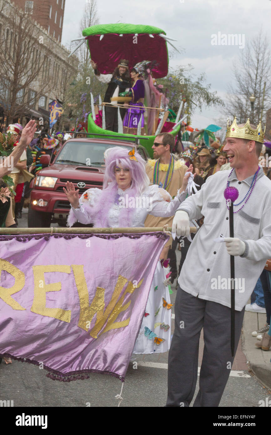 Queen mardi gras parade float hi-res stock photography and images - Alamy