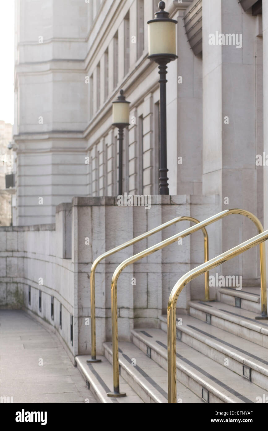 Statue gold tourist steps hi-res stock photography and images - Alamy