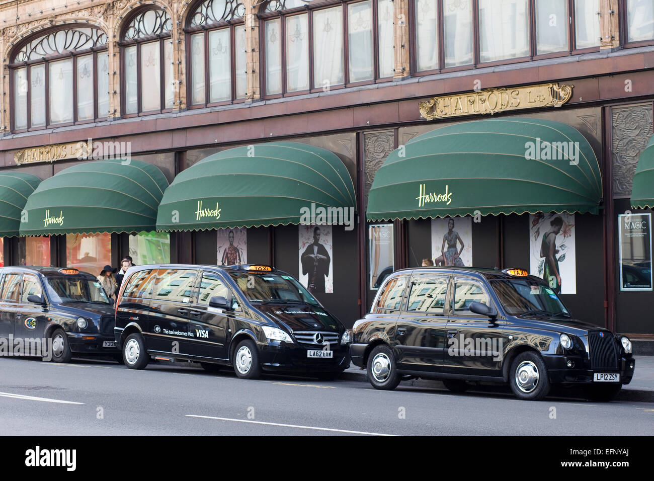 Harrods london hi-res stock photography and images - Alamy