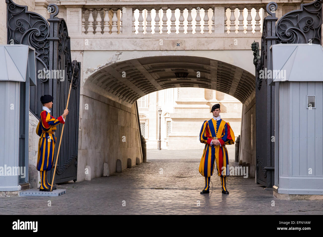 Swiss guards, St Peter's Square, Vatican City, Rome, Italy Stock Photo ...