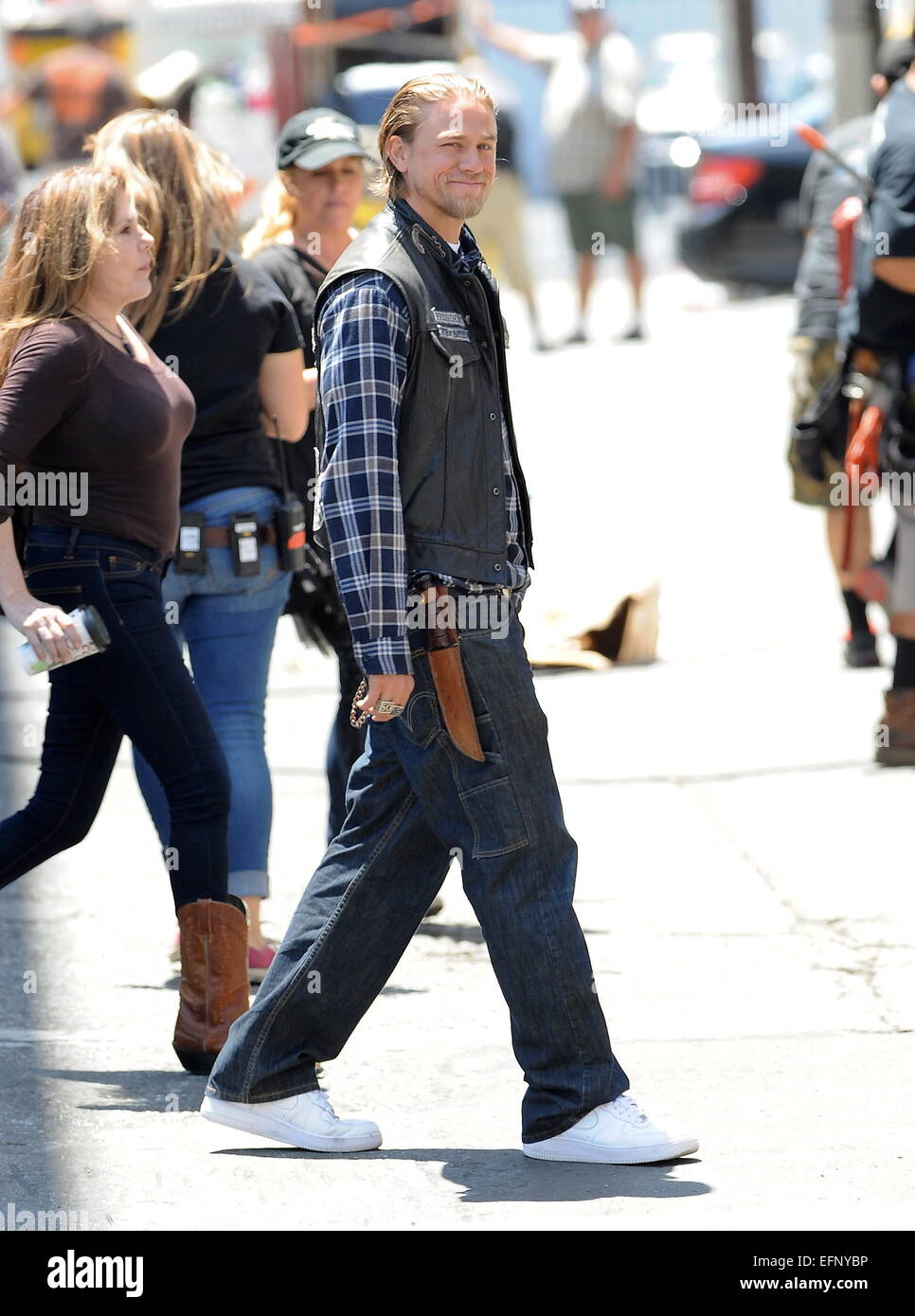 Charlie Hunnam is all smiles while filming for the hit show 'Sons of ...