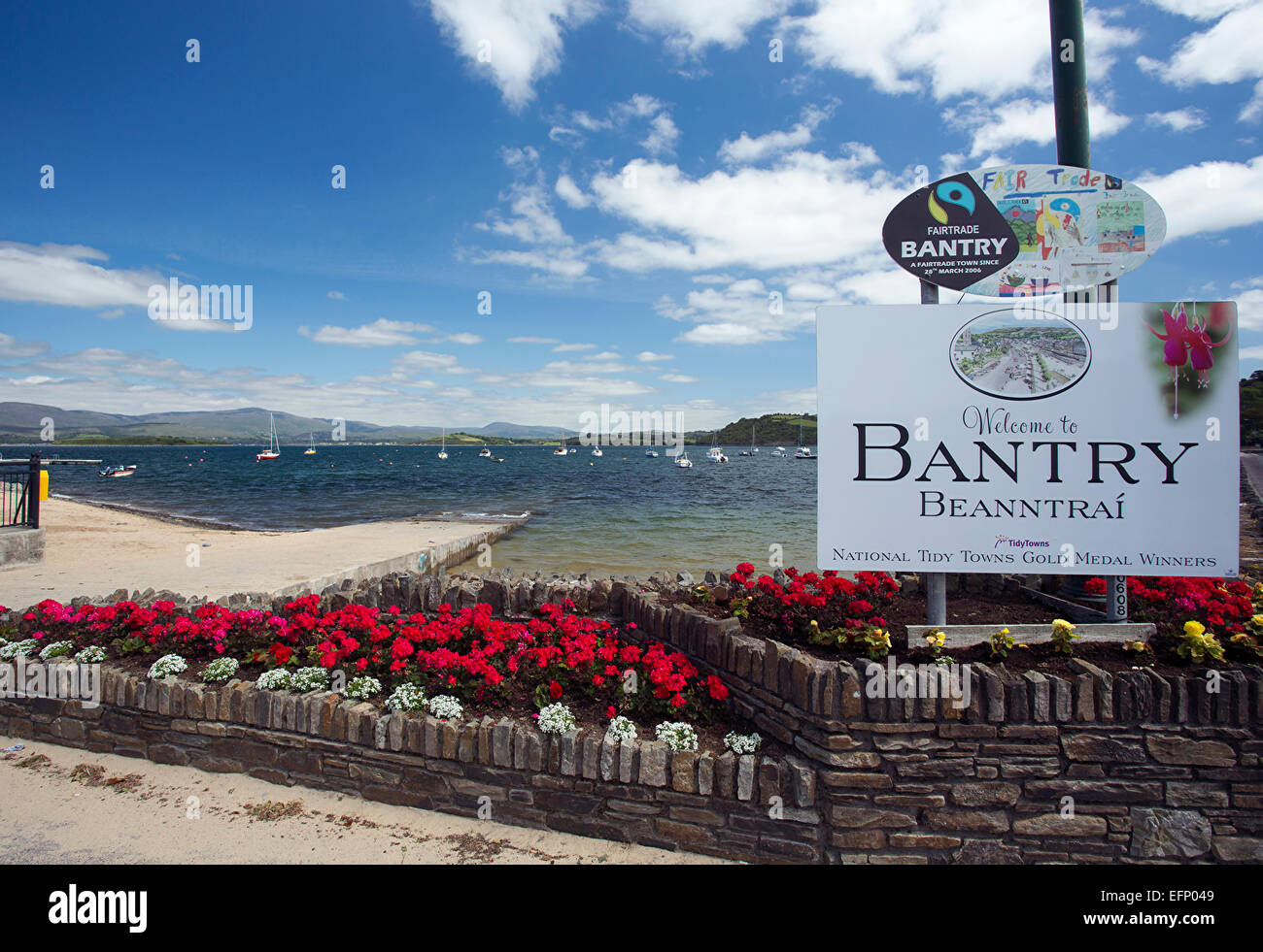 BANTRY SIGN COMING INTO BANTRY Stock Photo - Alamy