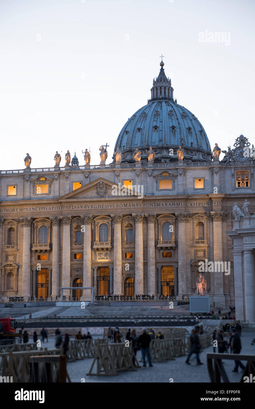 Saint Peter's Square in Vatican City, Rome, Italy Stock Photo - Alamy
