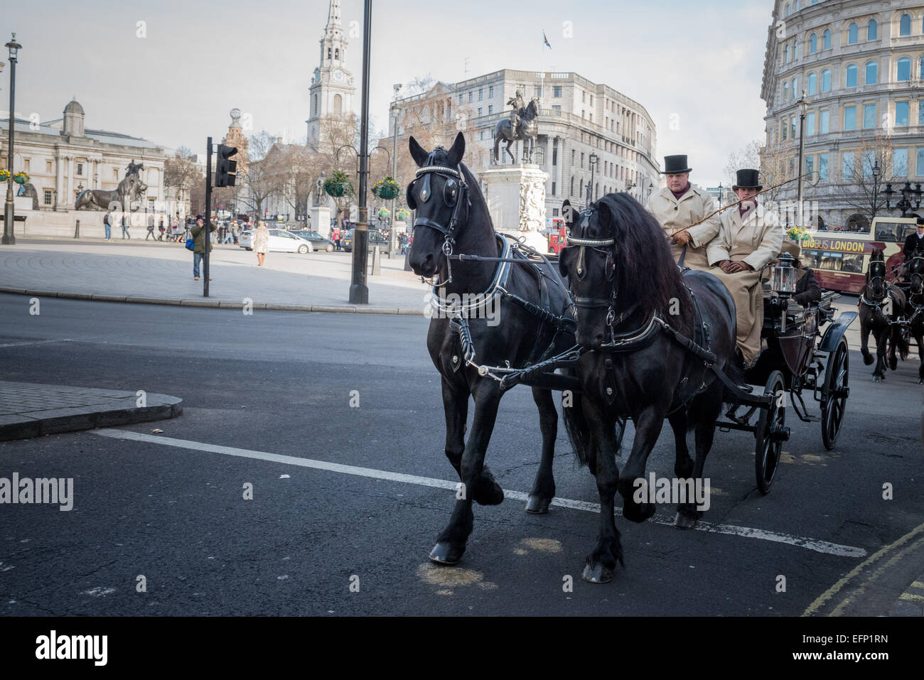 Horse carriage in london hi-res stock photography and images - Alamy