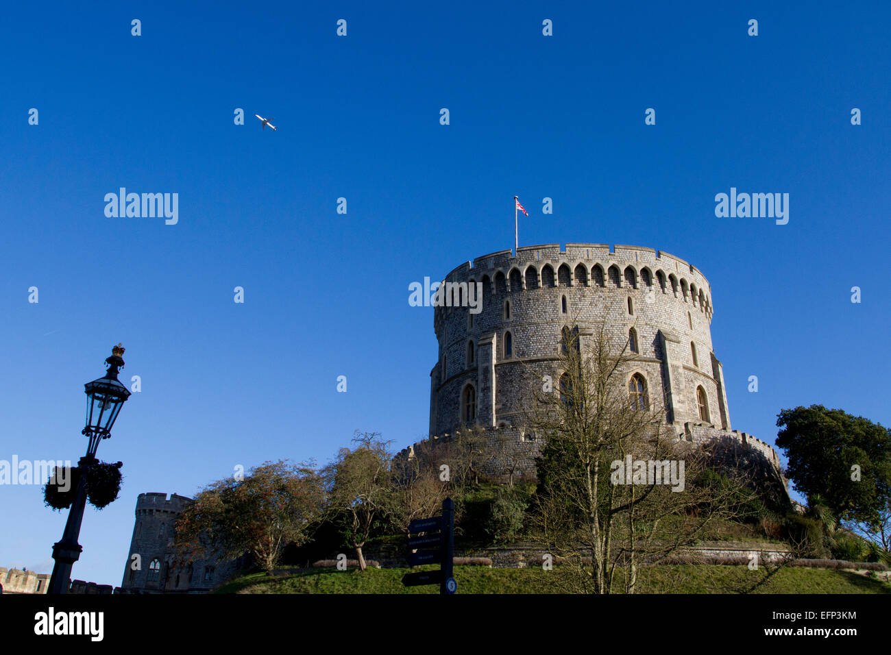 Round Tower (The Keep) at Windsor Castle, Berkshire, England with Union ...
