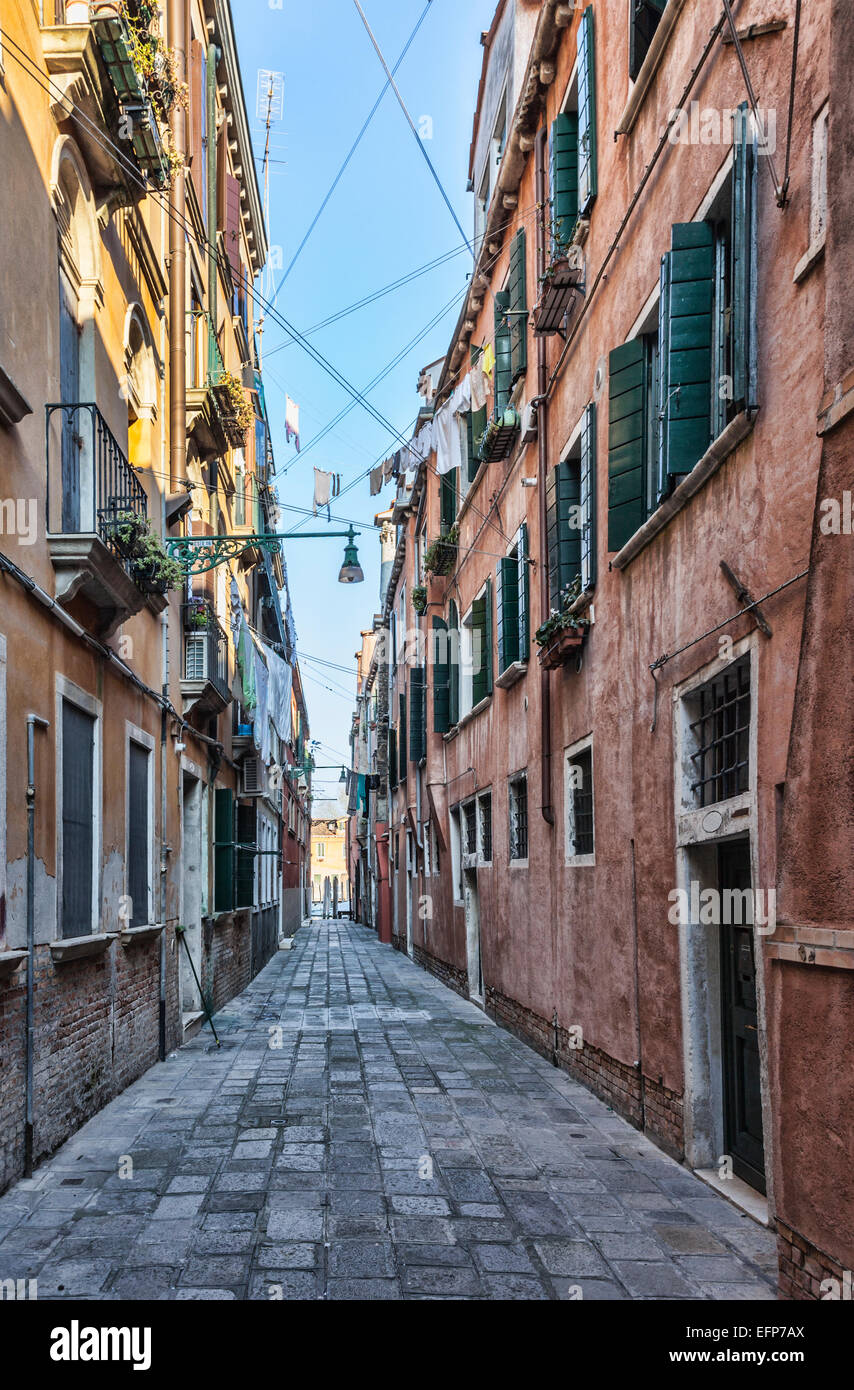 Narrow alley between old stone houses hi-res stock photography and ...
