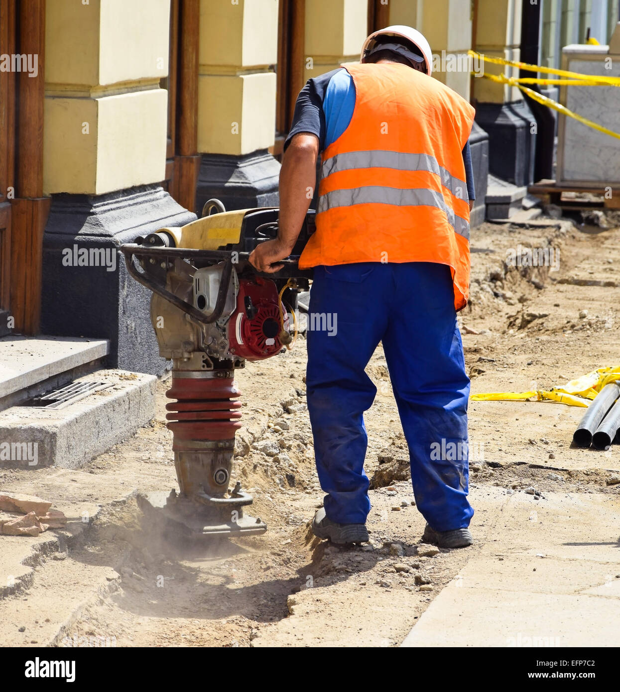 One construction worker hi-res stock photography and images - Alamy