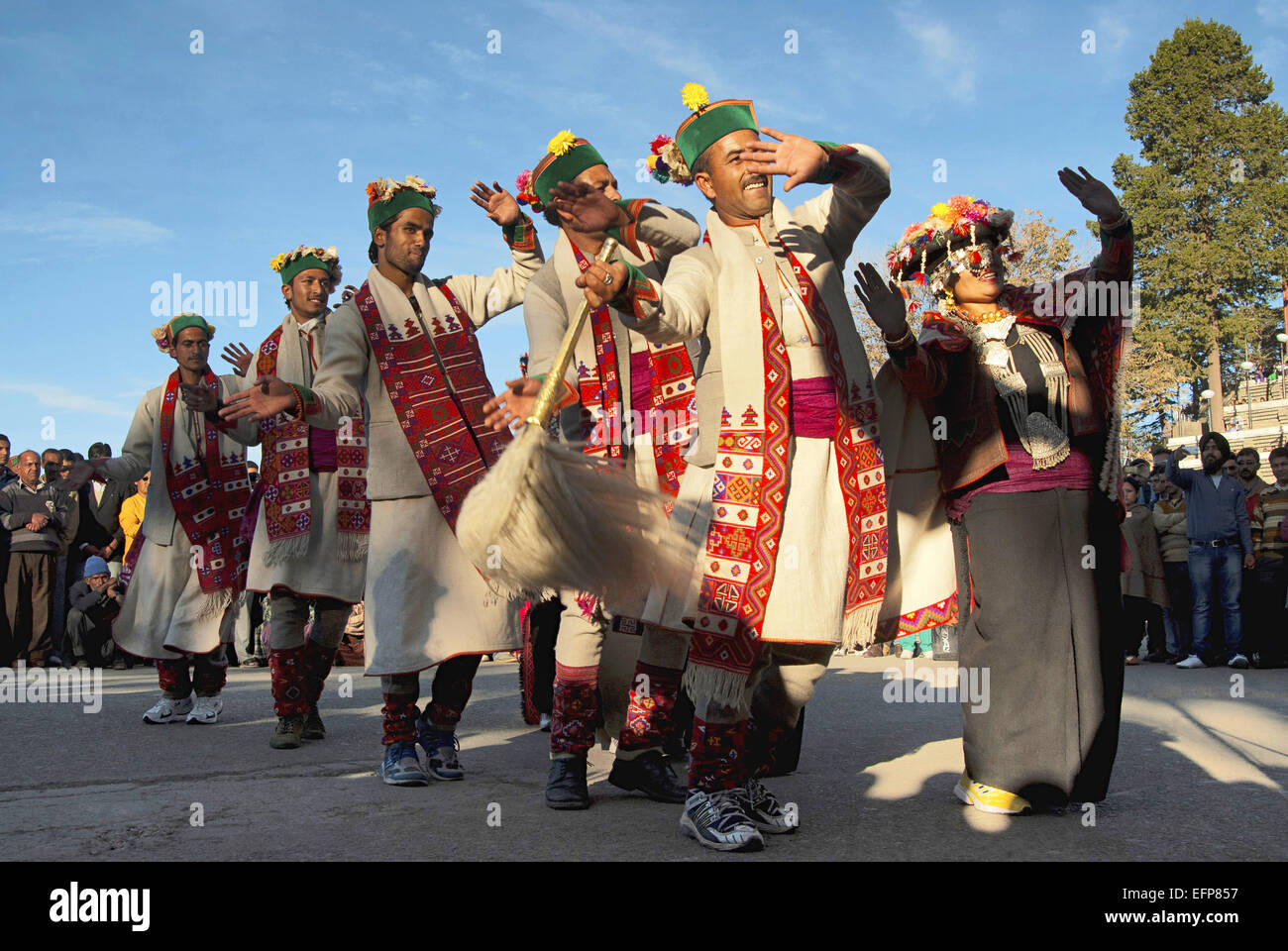 Himachal pradesh dance hi-res stock photography and images - Alamy