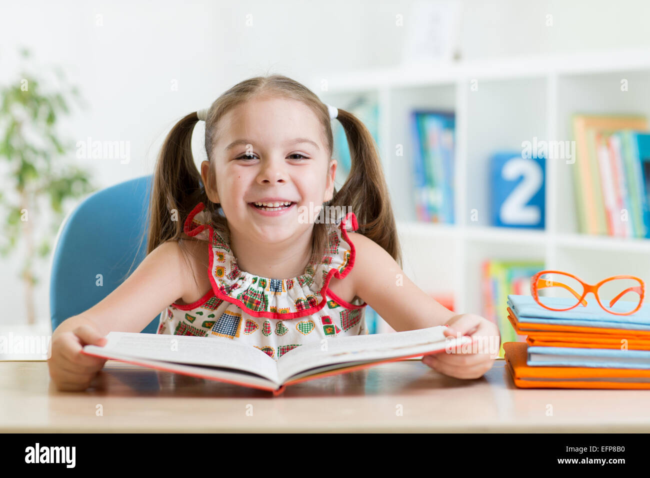 kid girl reading a book Stock Photo - Alamy