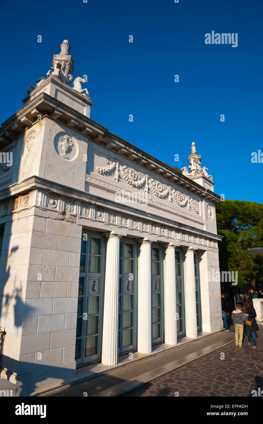 Italian neoclassical architecture hi-res stock photography and images ...