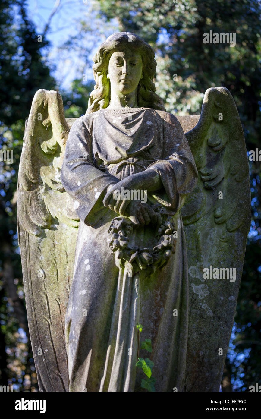 Headstone highgate cemetery hi-res stock photography and images - Alamy