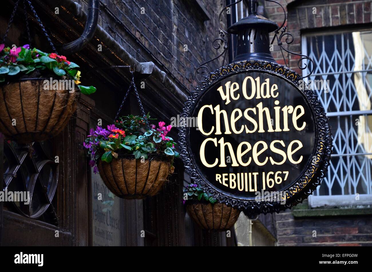 London Ye Olde Cheshire Cheese High Resolution Stock Photography and ...