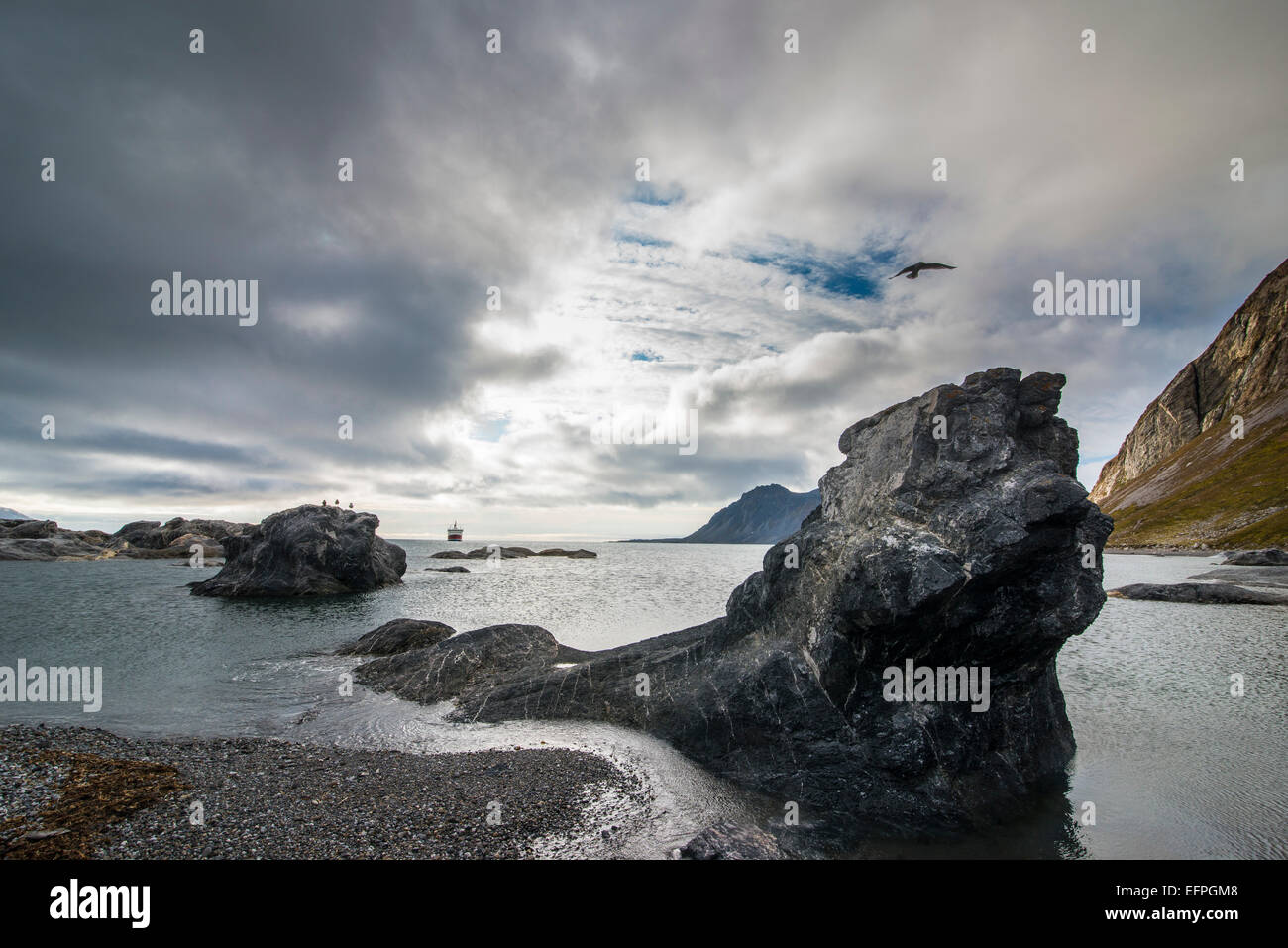Ship rocks hi-res stock photography and images - Alamy