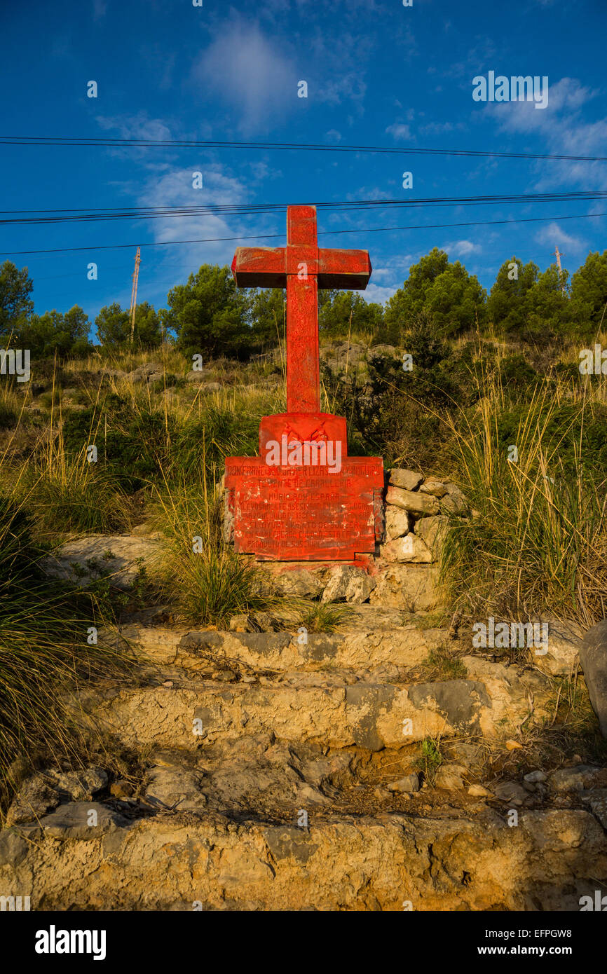 Roadside cross hi-res stock photography and images - Alamy
