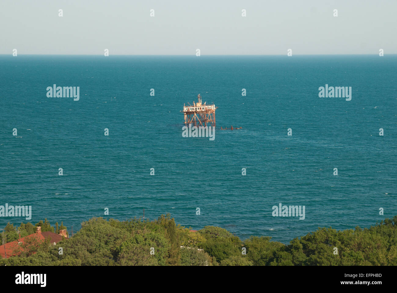 Oil platform in the sea near shore Stock Photo - Alamy