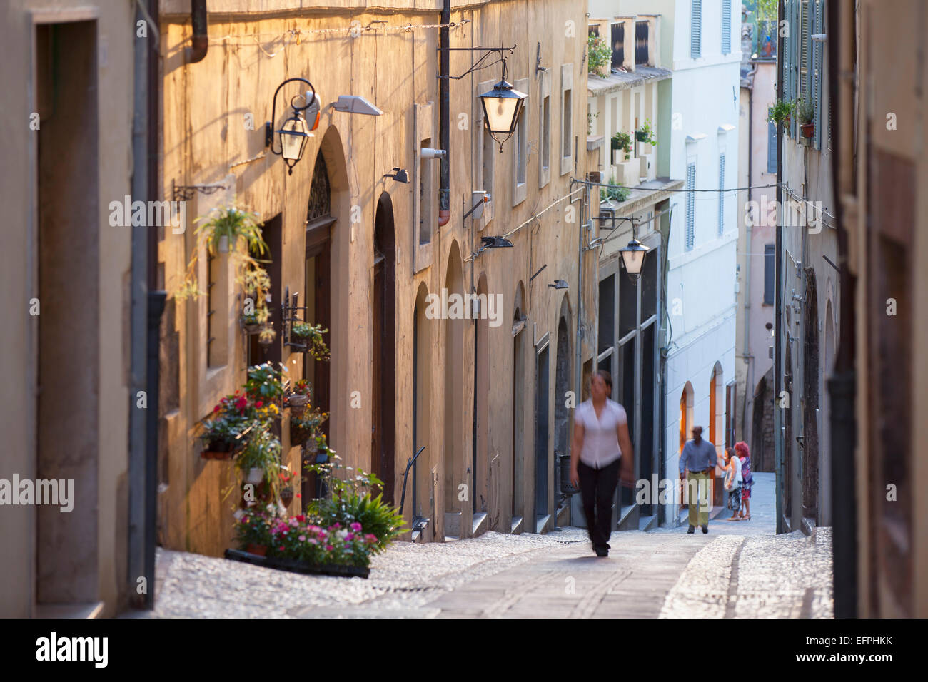 Italian street scenes hi-res stock photography and images - Alamy