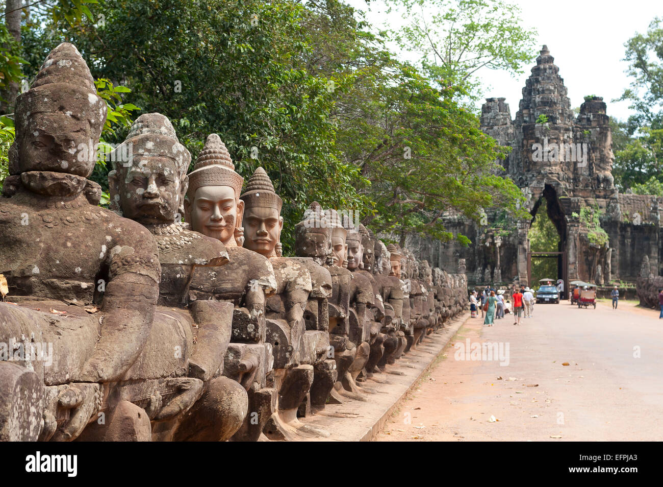 Gate entrance to Angkor Thom with guarding statues, Angkor Wat Temple ...