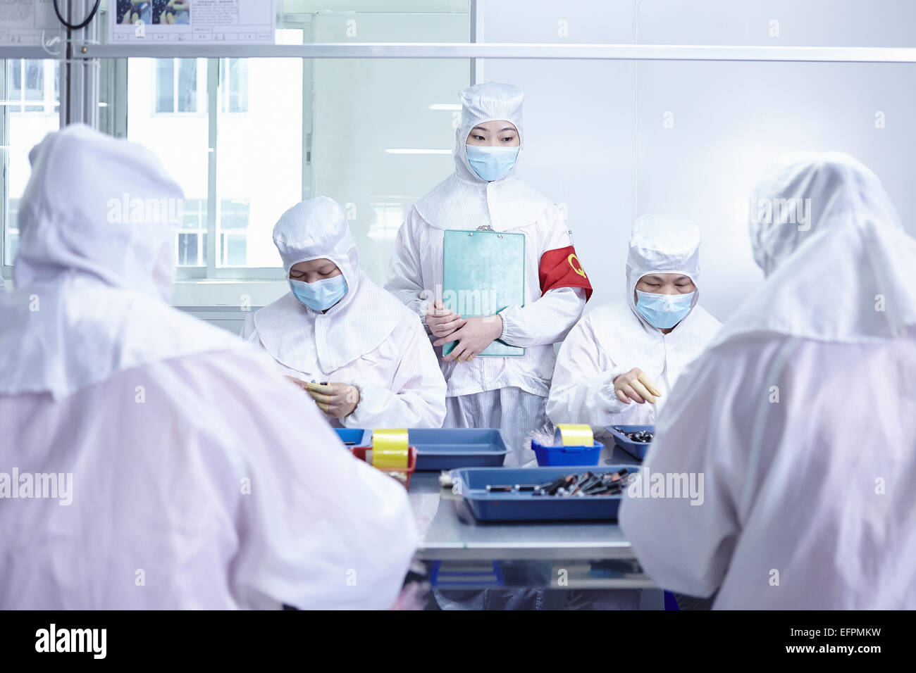 Factory workers assembly line china hi-res stock photography and images - Alamy
