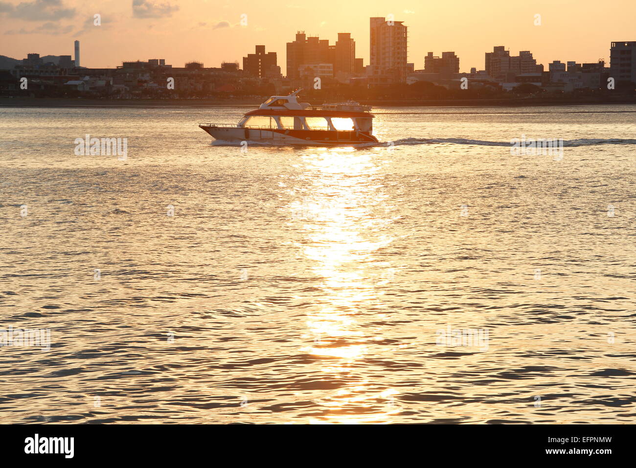 SUNSETOF TAMSUI RIVER, TAIPEI, TAIWAN Stock Photo - Alamy