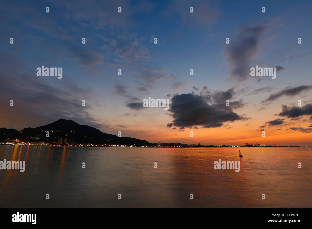 SUNSETOF TAMSUI RIVER, TAIPEI, TAIWAN Stock Photo - Alamy