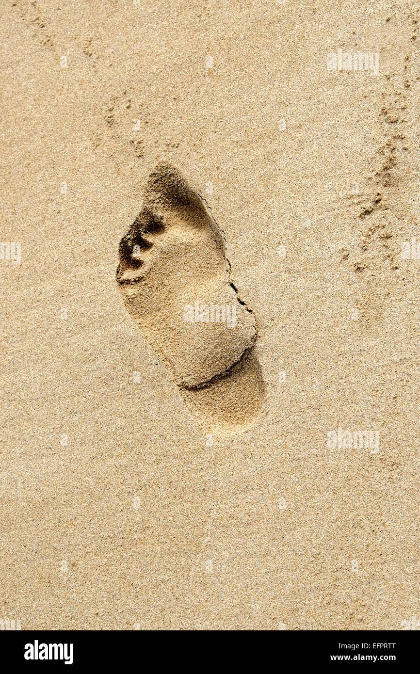 Foot mark in the beach hi-res stock photography and images - Alamy