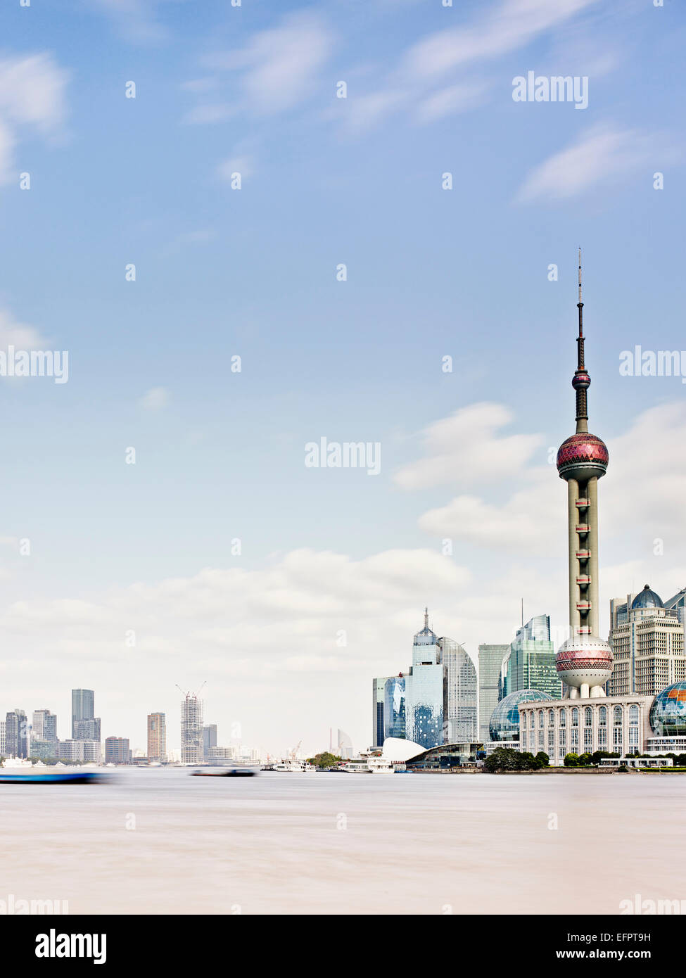 The bund shanghai china pudong huangpu hi-res stock photography and ...