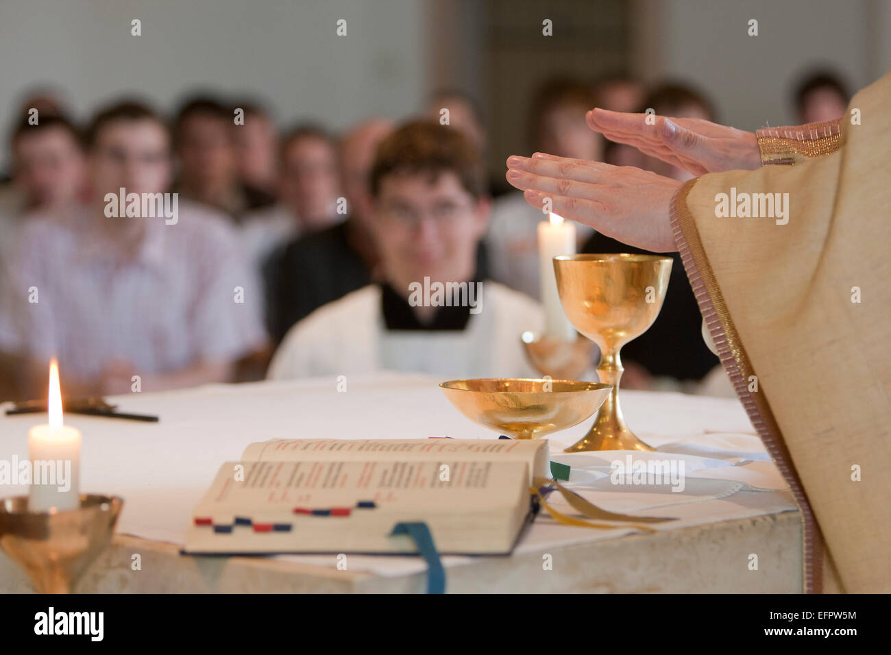 Catholic priest blessing mass hi-res stock photography and images - Alamy