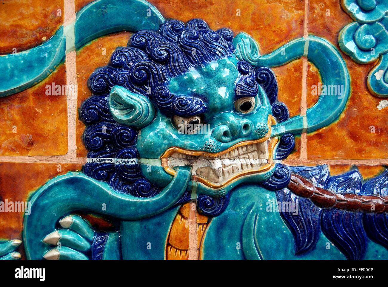 Singapore: Detail of a blue glazed tile dragon in front of the Kwan Im ...