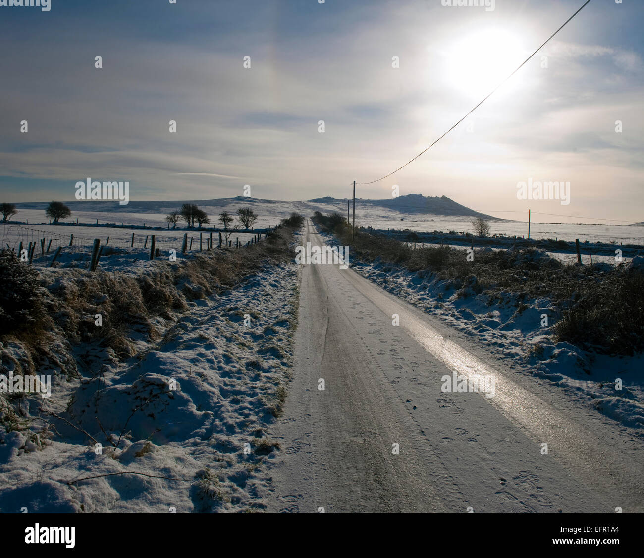 The main road towards Rough tor and Brown Willy in the snow on Bodmin ...