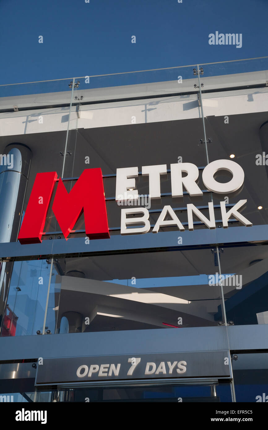 UK Weather: Blue skies over the Metro bank in Orpington Kent Stock ...