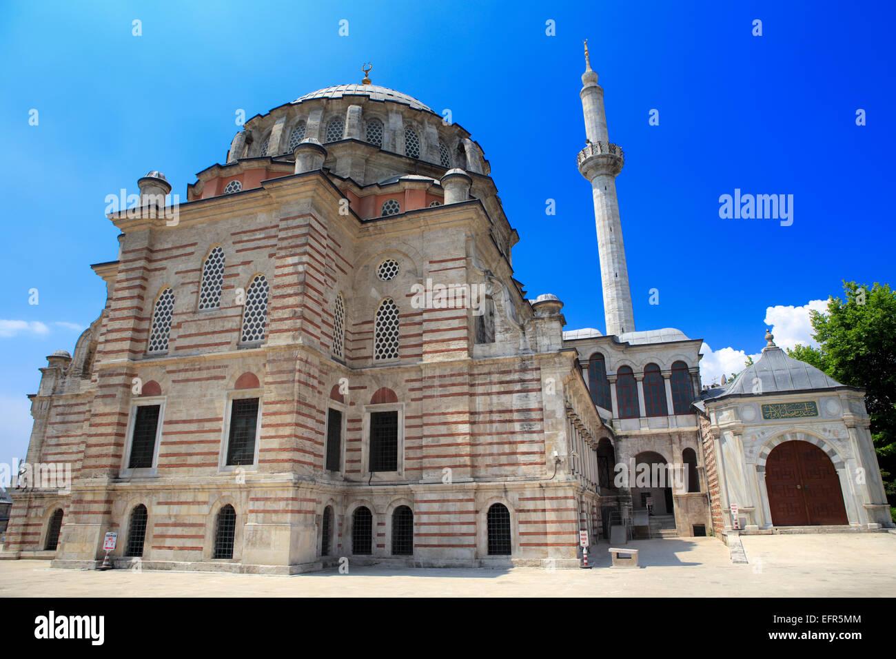 Laleli Mosque or Tulip Mosque (1763), Istanbul, Turkey Stock Photo - Alamy