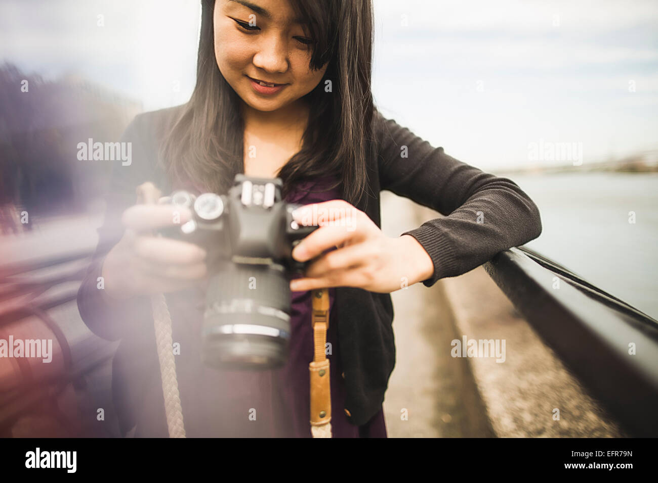 Woman taking photographs outdoors hi-res stock photography and images ...
