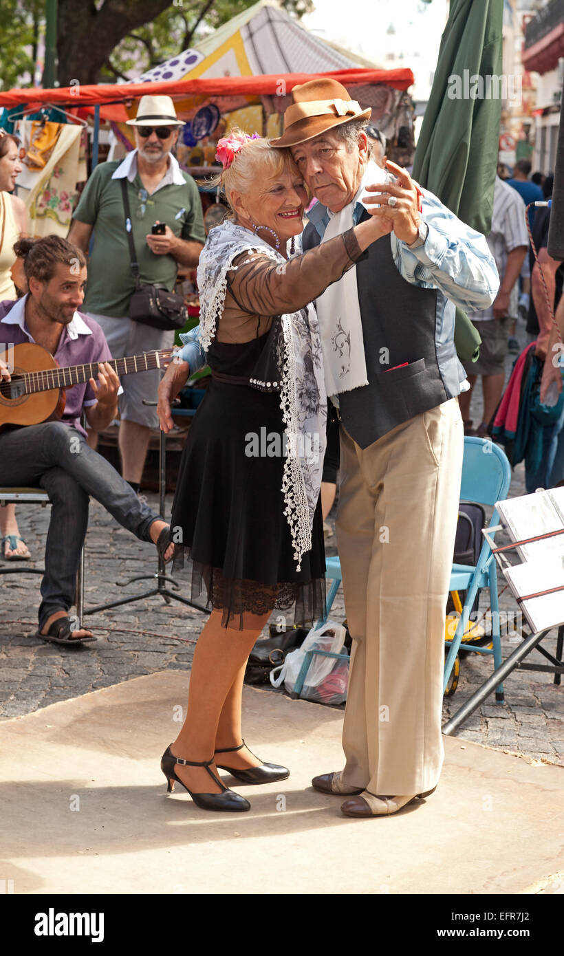 Old couple dancing tango hi-res stock photography and images - Alamy