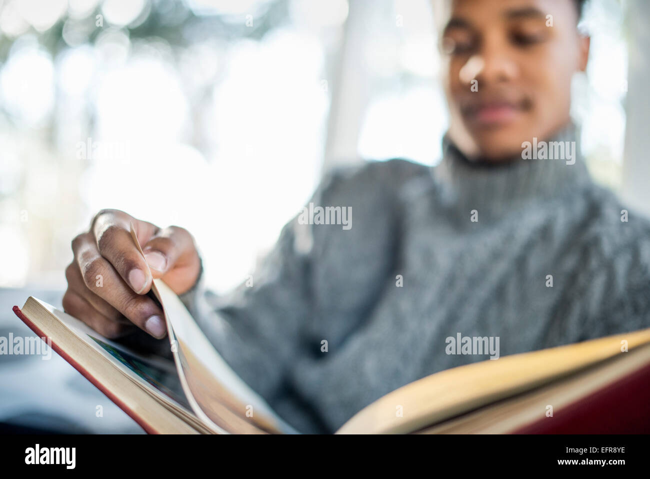 Wearing a jumper hi-res stock photography and images - Alamy