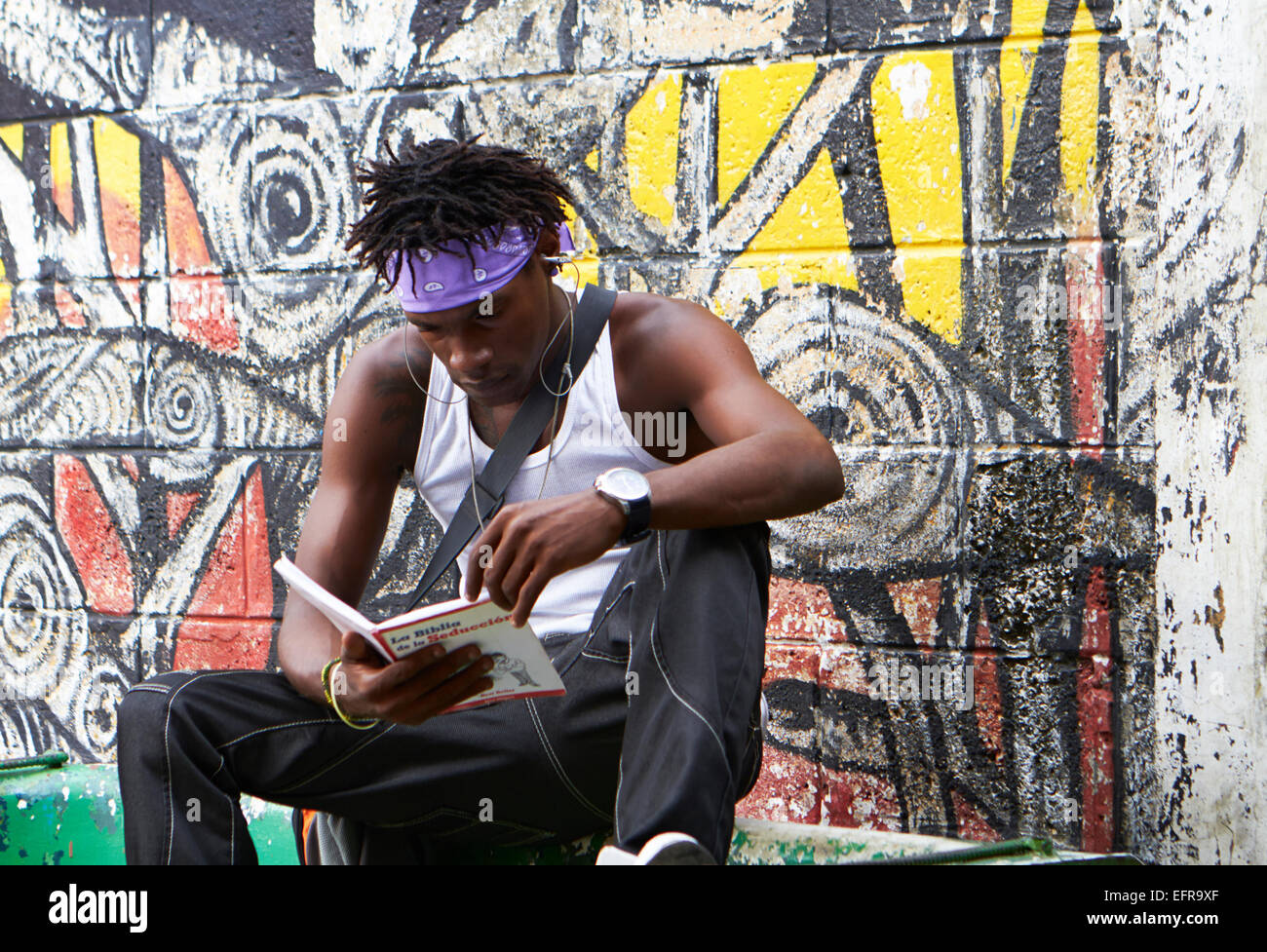 Man reading, Cuba Stock Photo - Alamy