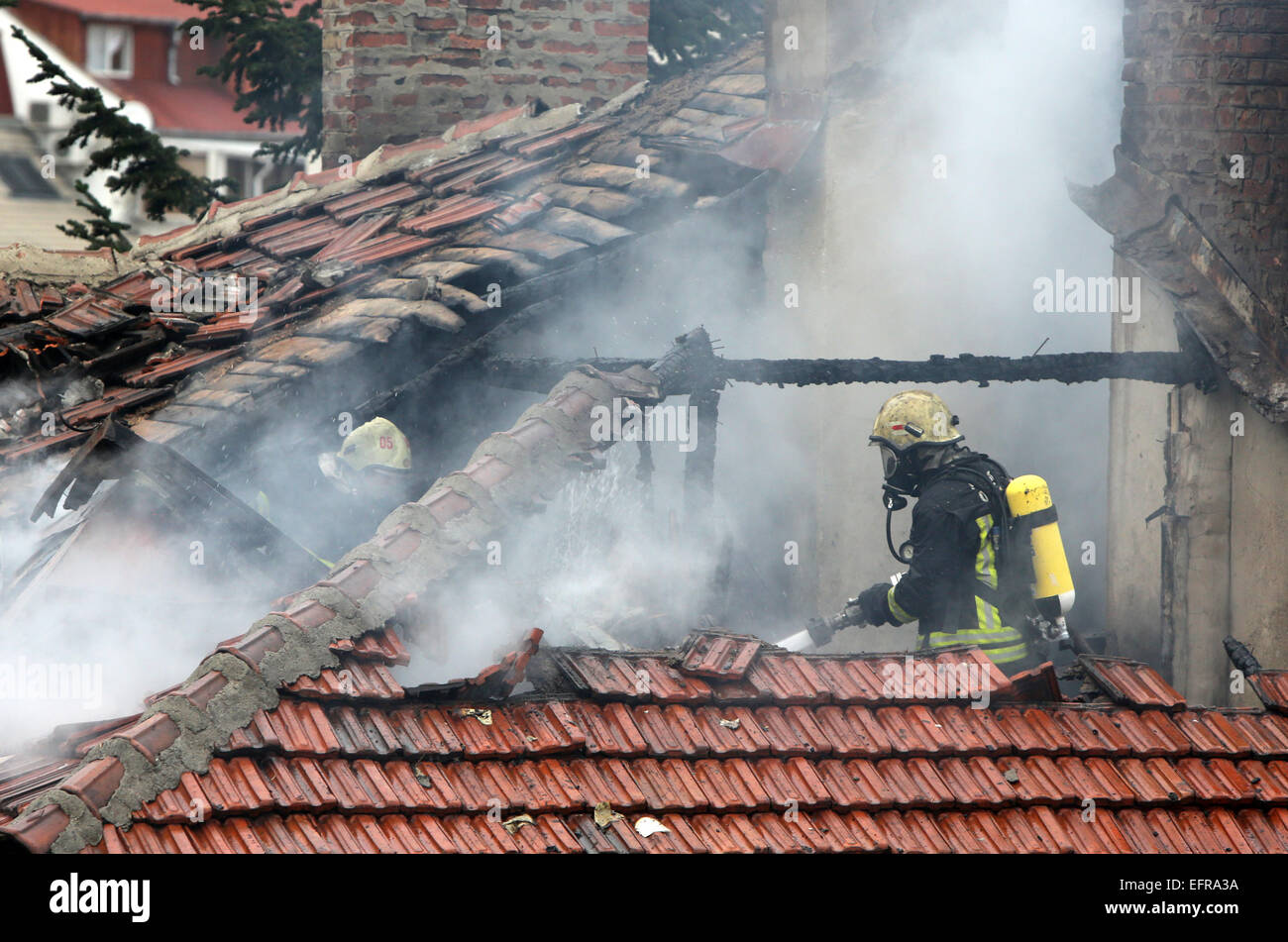 Firefighter roof hi-res stock photography and images - Alamy