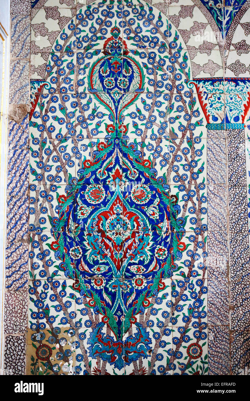 Topkapi Palace, Ottoman sultans palace, Istanbul, Turkey Stock Photo ...