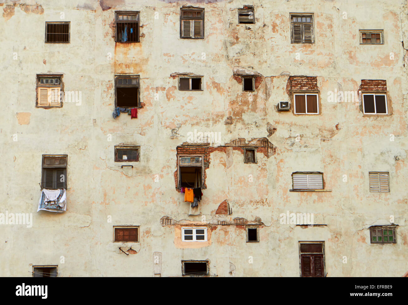 Poor housing cuba hi-res stock photography and images - Alamy