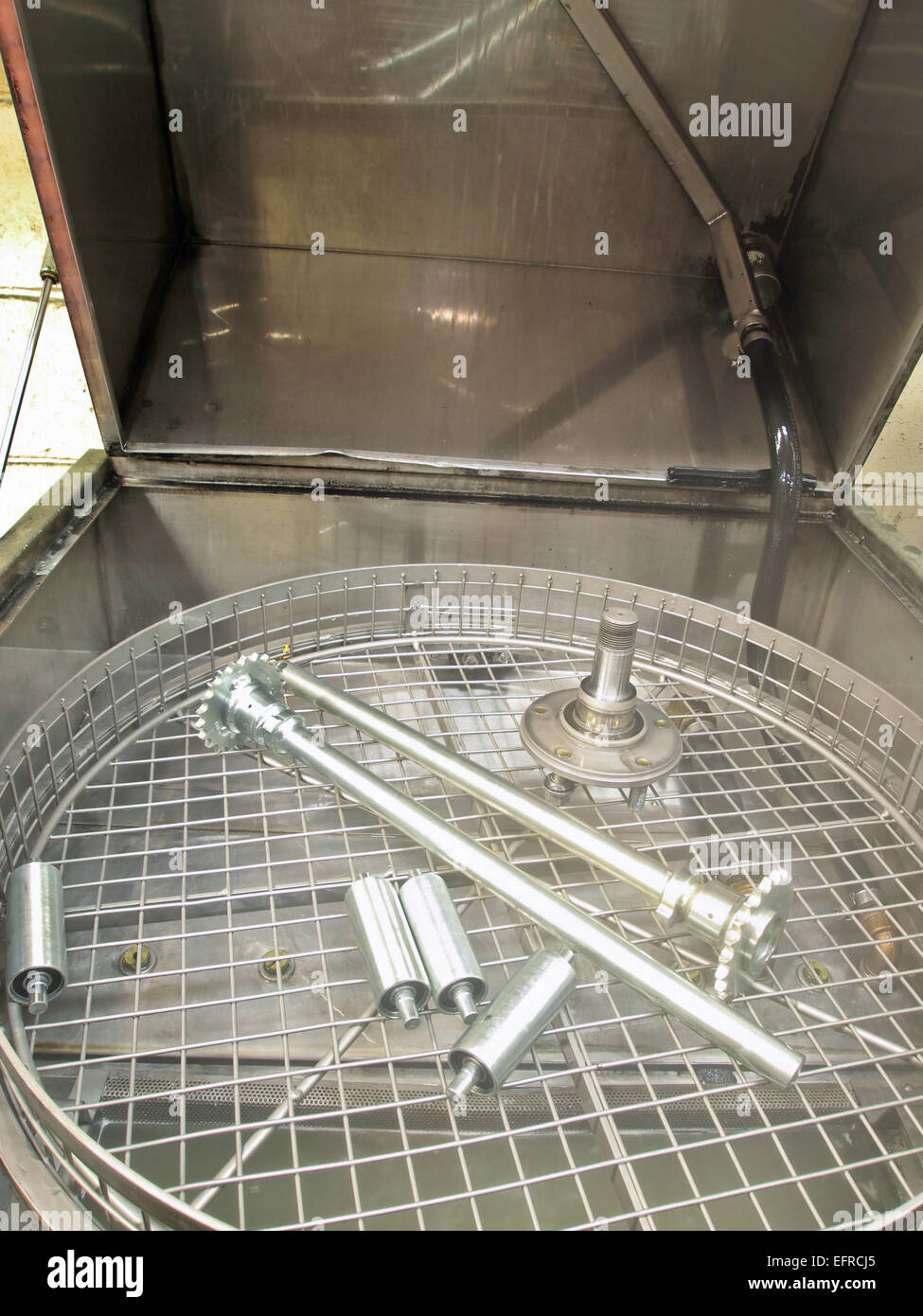 parts washing cleaning Machine Stock Photo - Alamy