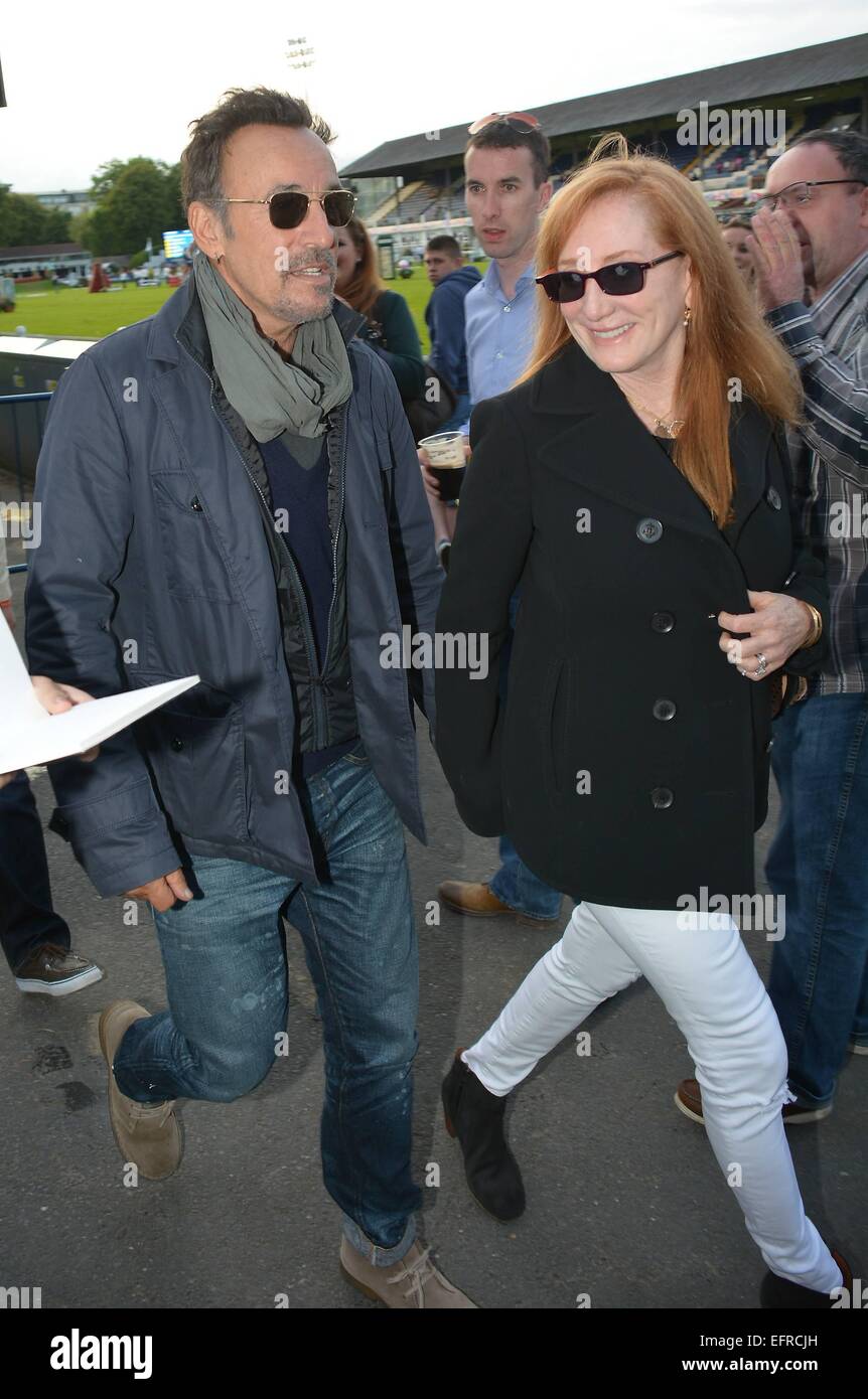 Proud parents Bruce Springsteen and Patti Scialfa pose with their ...