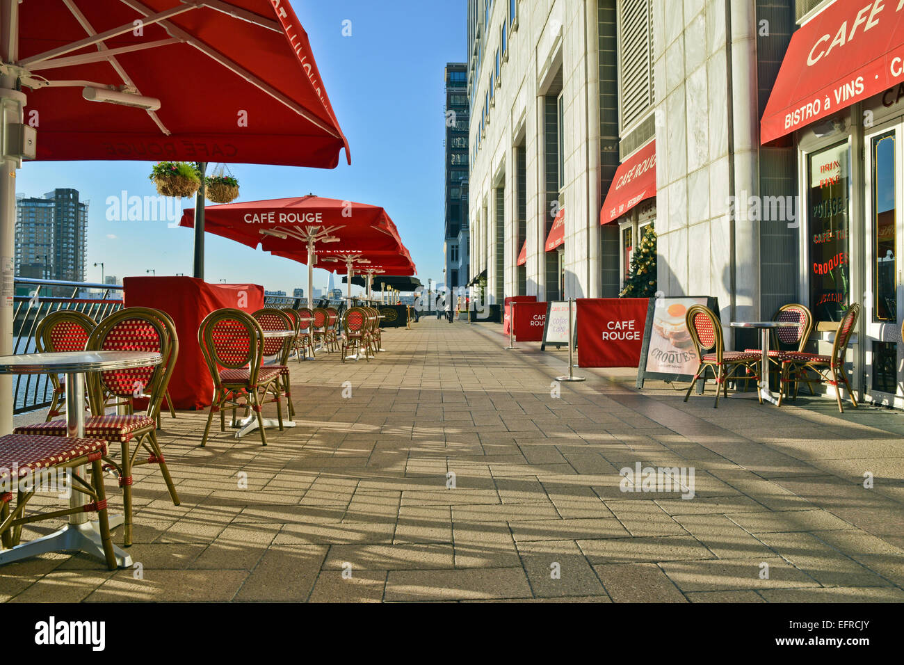 Outdoor cafes outside eating areas hi-res stock photography and images ...