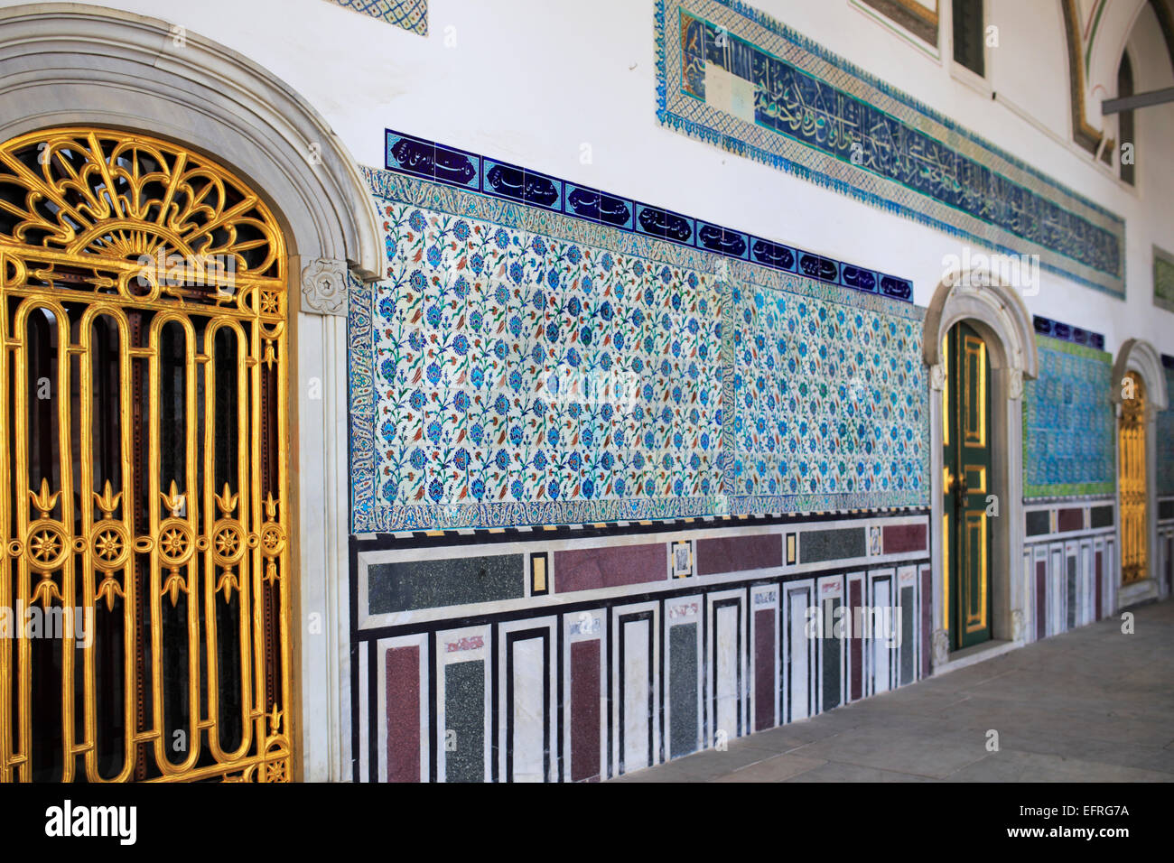 Topkapi Palace, Ottoman sultans palace, Istanbul, Turkey Stock Photo ...