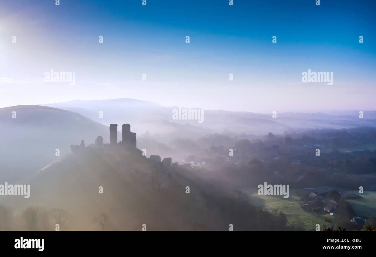 Corfe Castle in the morning mist Stock Photo - Alamy