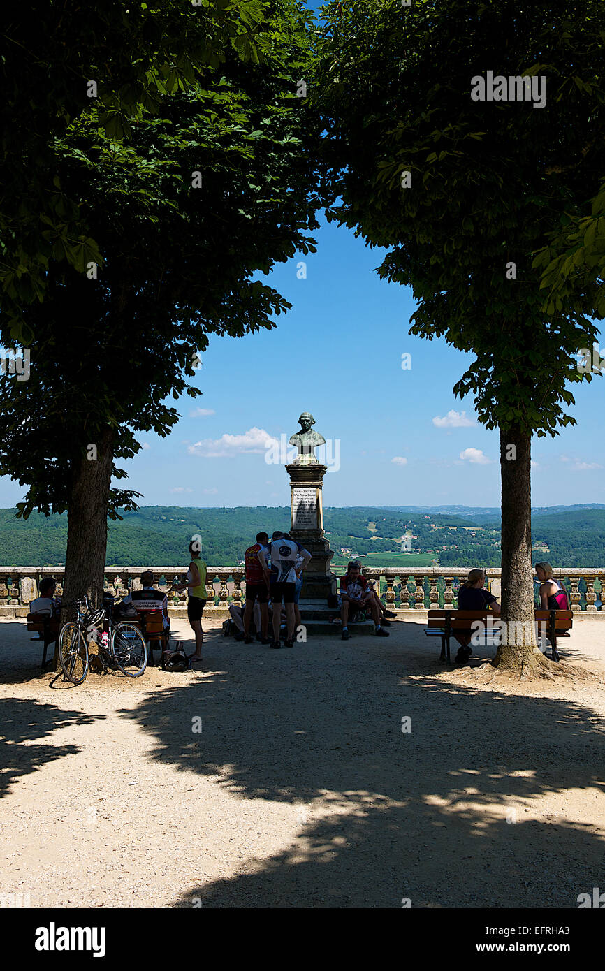 People Resting In The Shade Of Tree High Resolution Stock Photography ...