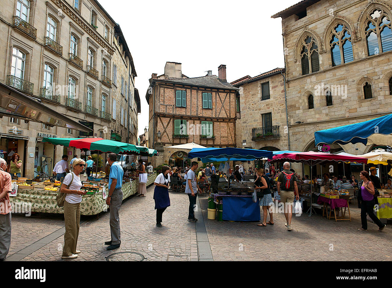 Market in Figeac, France Stock Photo - Alamy