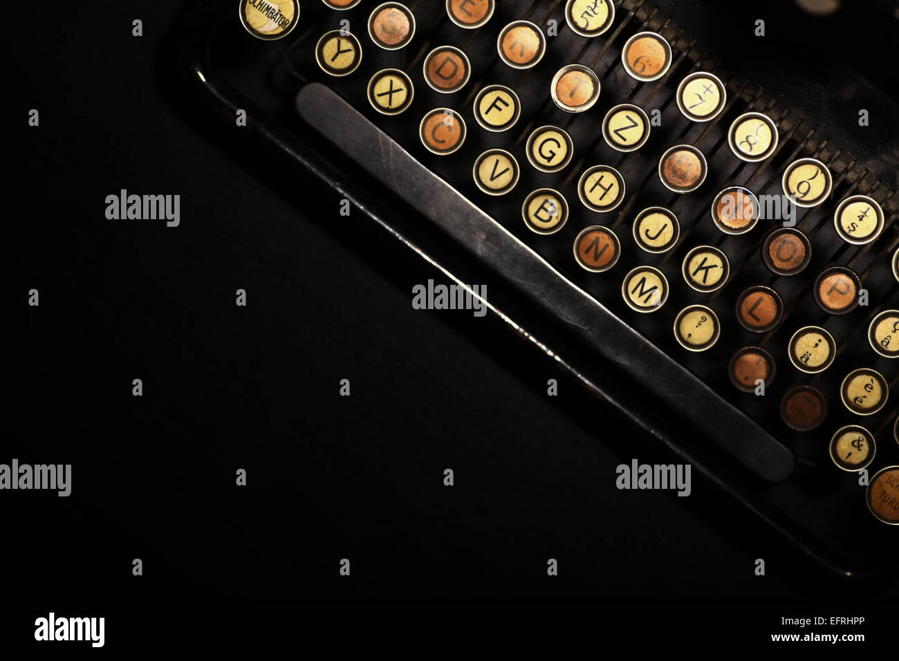 Old qwerty keyboard typing classic hi-res stock photography and images ...