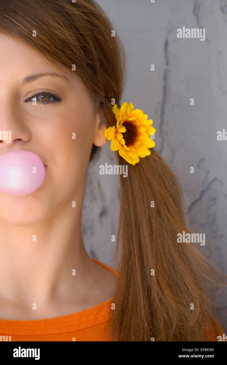 14 girl chewing gum hi-res stock photography and images - Alamy