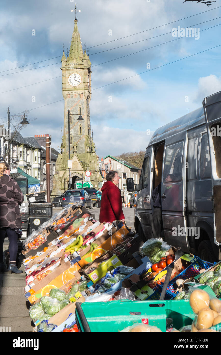 Machynlleth market town on market day held on wednesdays hi-res stock ...