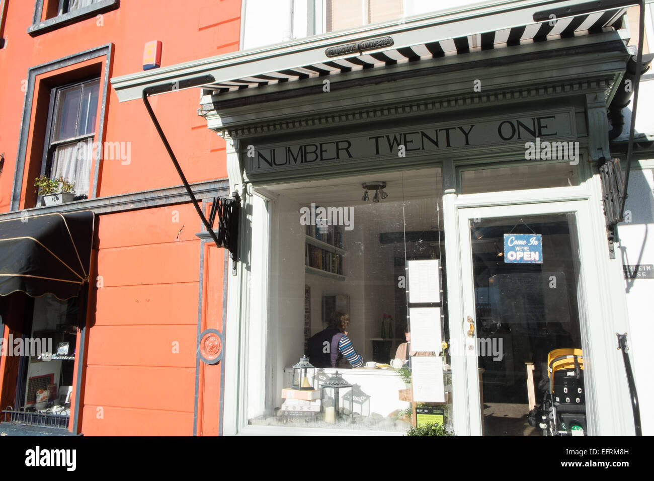 Machynlleth market town on market day held on wednesdays hi-res stock ...